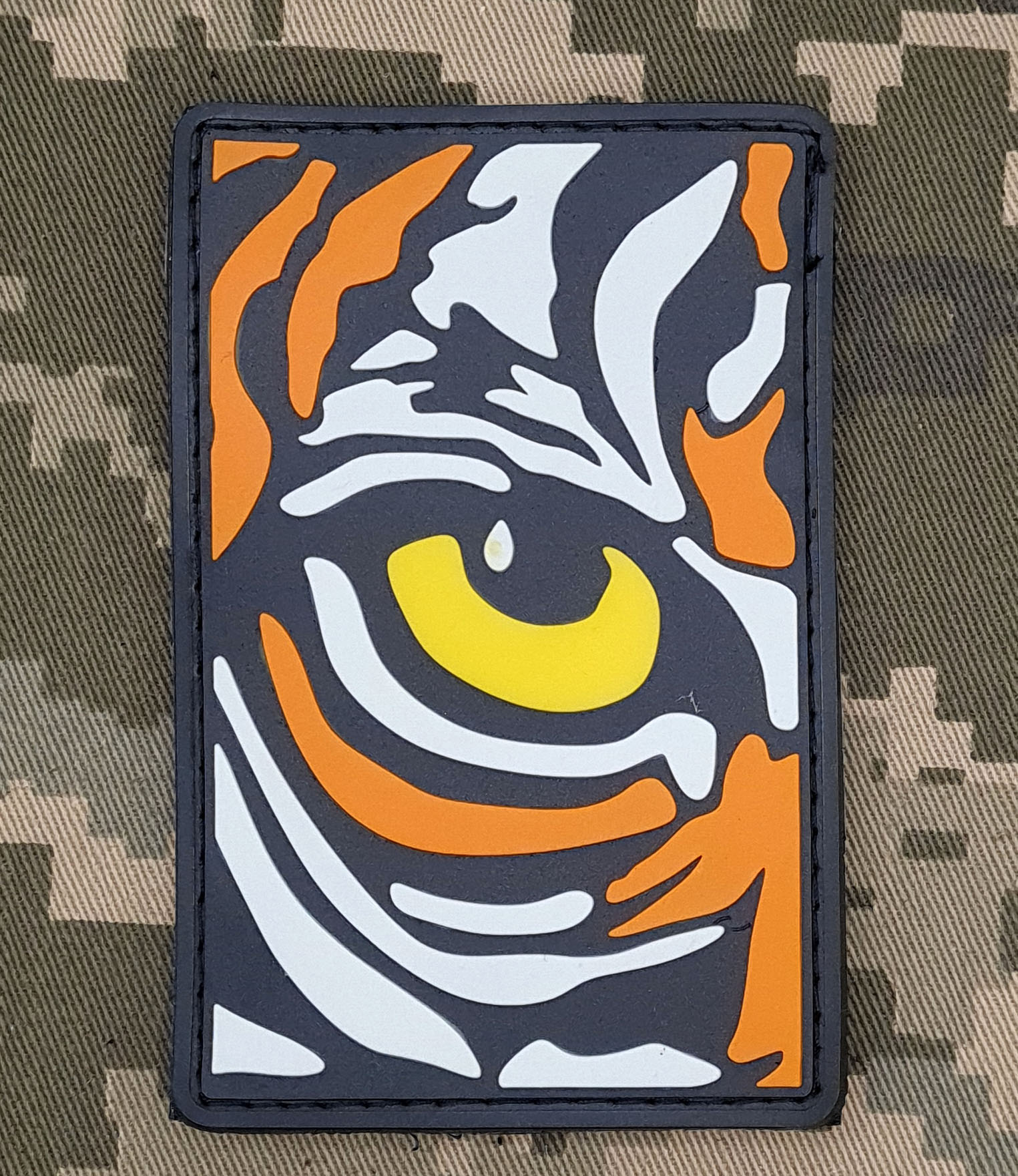 Нашивка Tiger Eyes Матеріал PVC