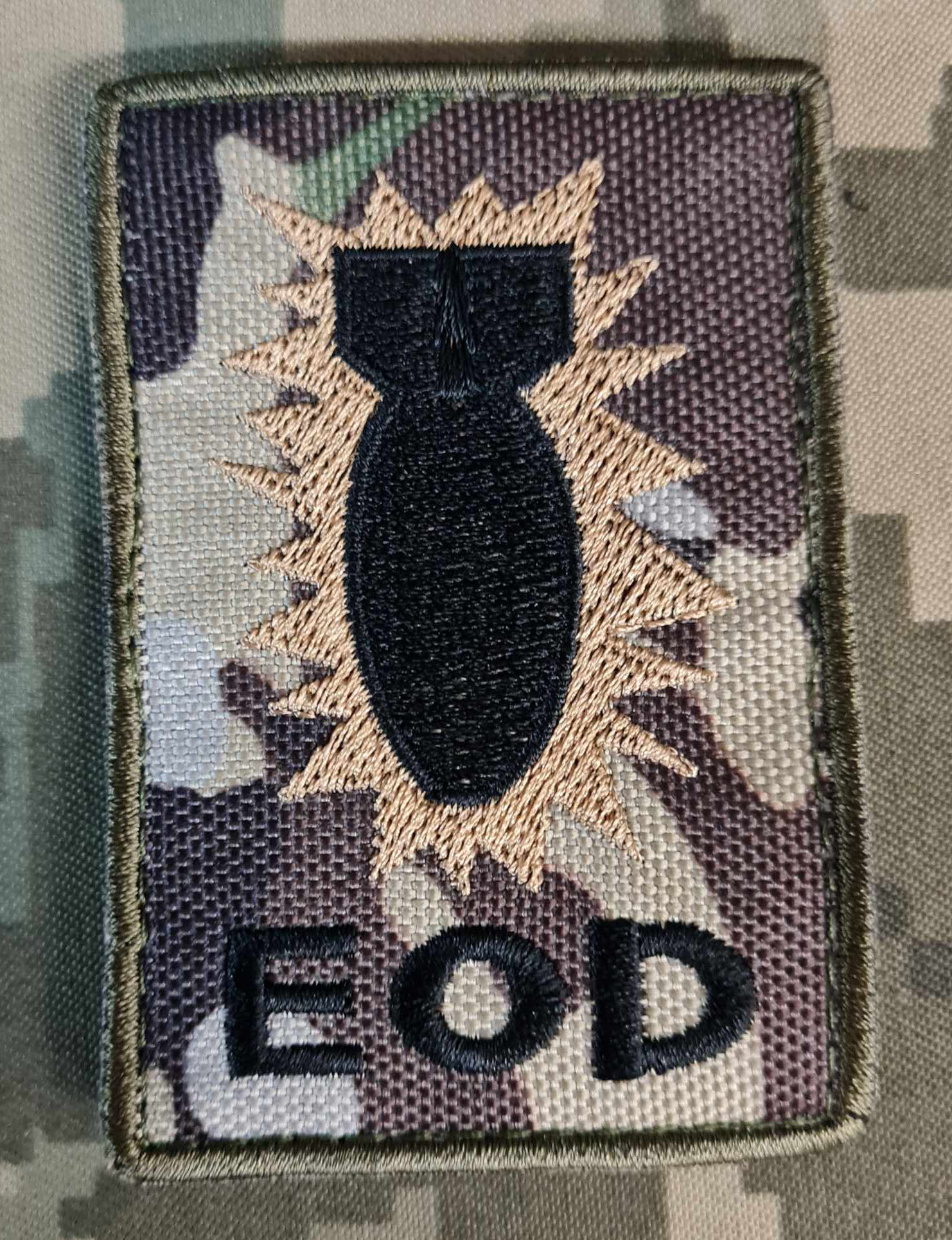 Патч BOMB EOD камуфляж піксель