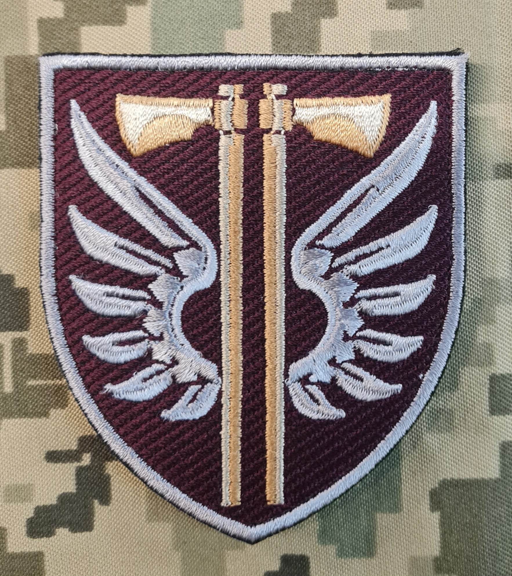 Шеврон 77 ОАЕМБР новий офіційний нарукавний знак 77 окрема аеромобільна ...