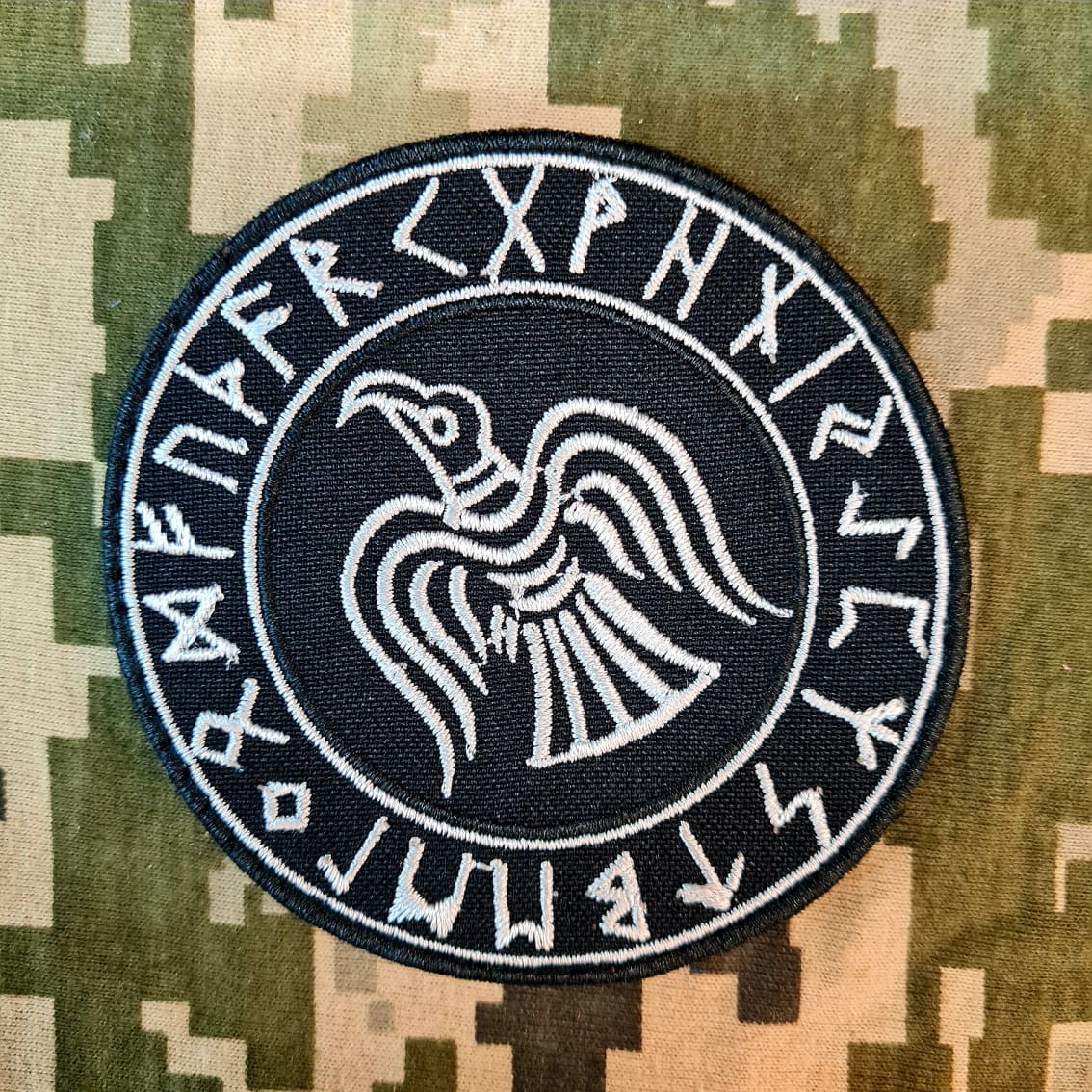 шеврон знам'я Ворона вишивка